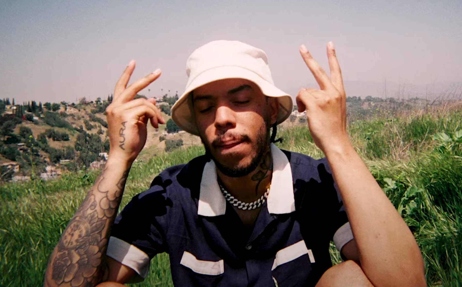 Elhae Drops Romantic New Visual For "In My Corner"