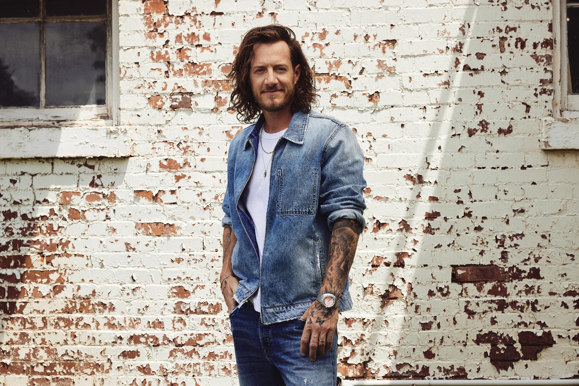 Tyler Hubbard reflects on love at first sight on new single “Vegas ...