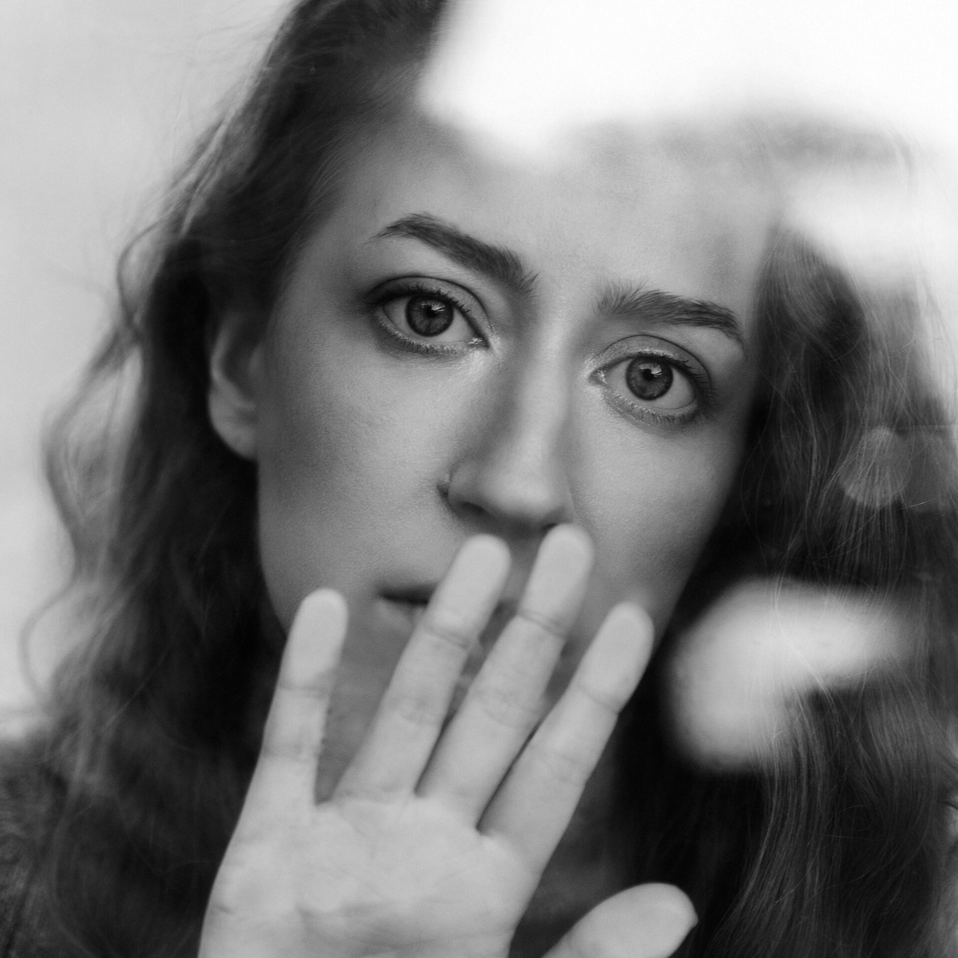 POLI NIKA Confronts Fear and Intimacy with Vulnerable New Single “Don’t ...
